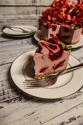 Vegan Raspberry Rose Cheesecake | Fragrant Vanilla Cake Vegan Raspberry Rose Cheesecake | Fragrant Vanilla Cake